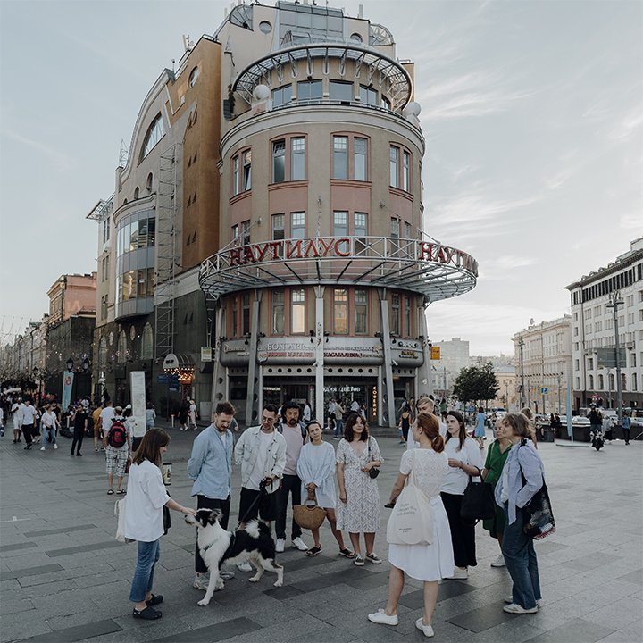 Walks with Garage. Hi-Tech and Kitsch: What Do We know About Luzhkov's ...